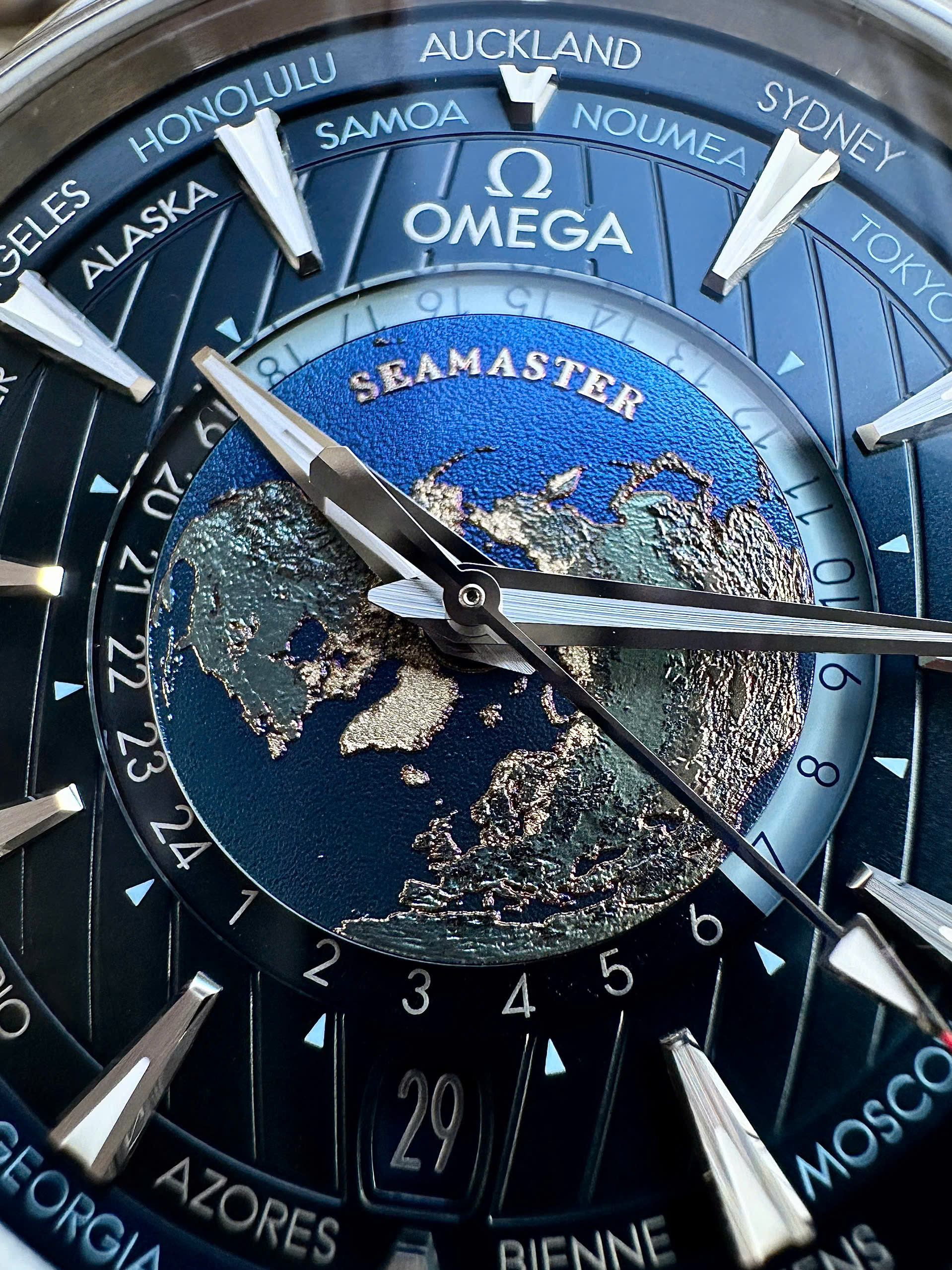 Omega Aqua Terra Worldtimer 220.12.43.22.03.001 – Master Chronometer ...
